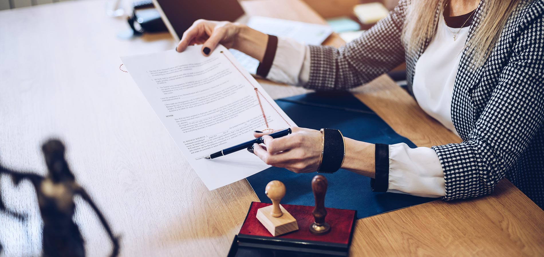 Signer le compromis de vente chez le notaire : combien ça coûte